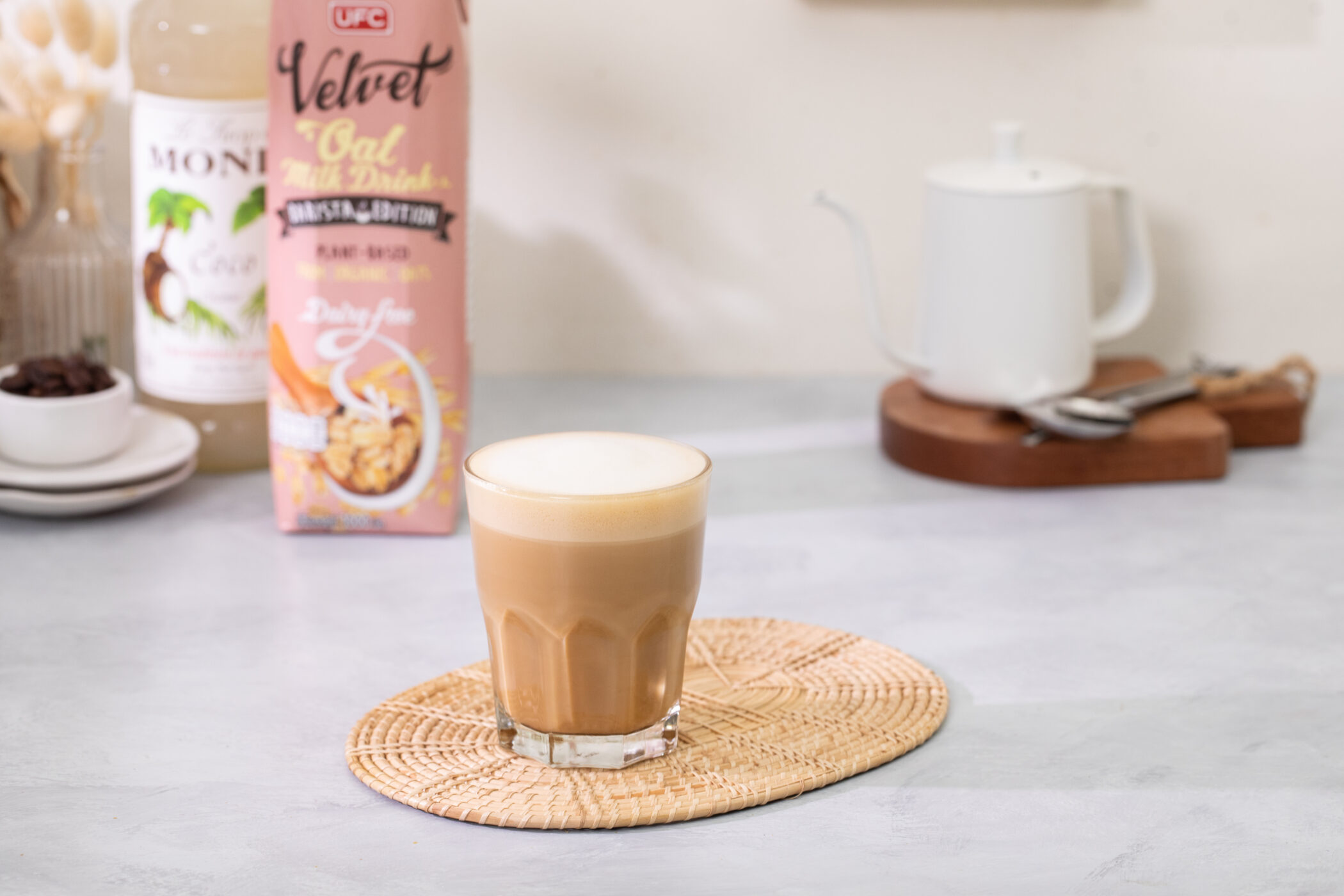 Hot Latte Coco Oat - UFC REFRESH COCONUT WATER